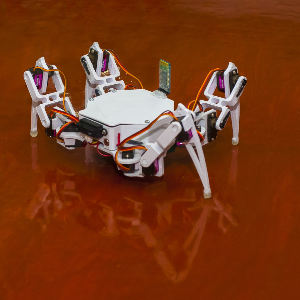 Robot arácnido para búsqueda y rescate de personas, creado en el IPN ...