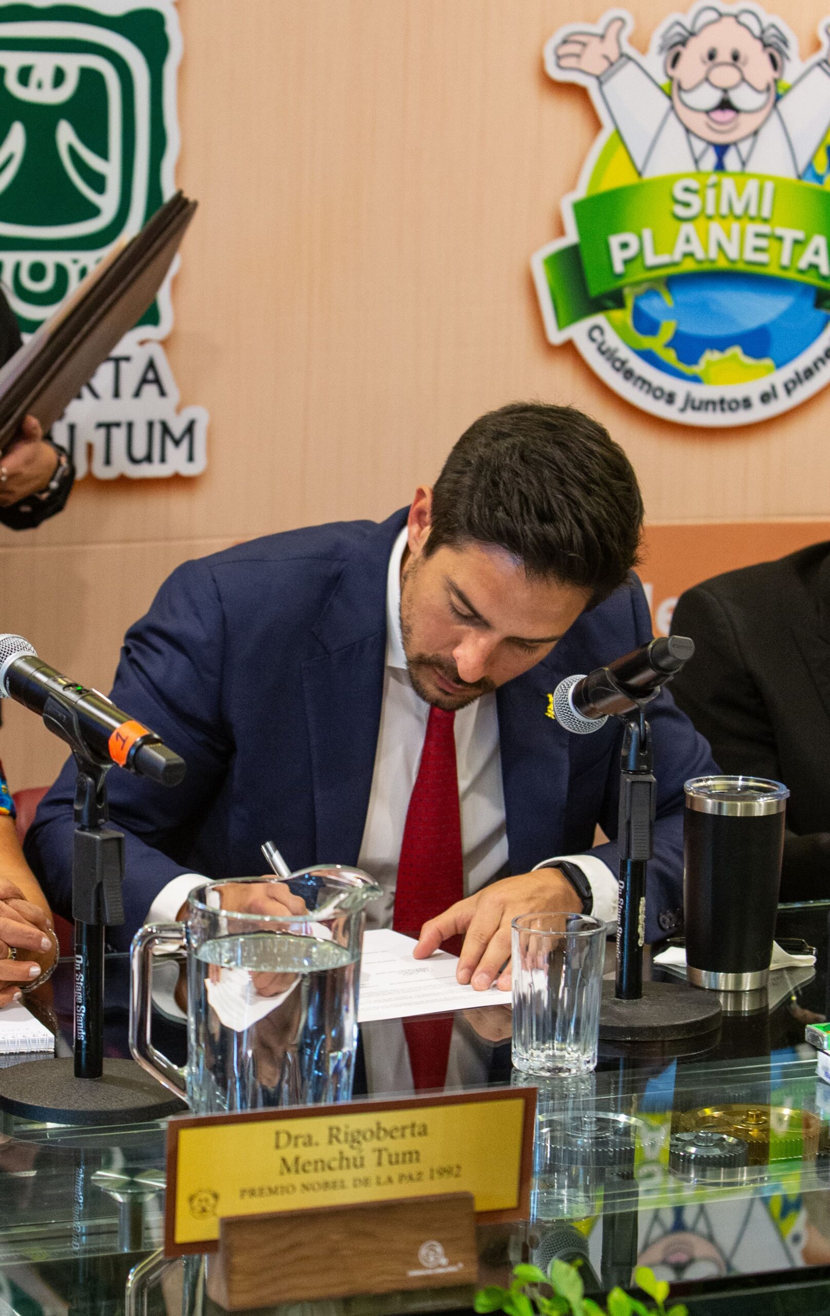 Rigoberta Menchú nominará al Grupo Por Un País Mejor al Premio Nobel de ...